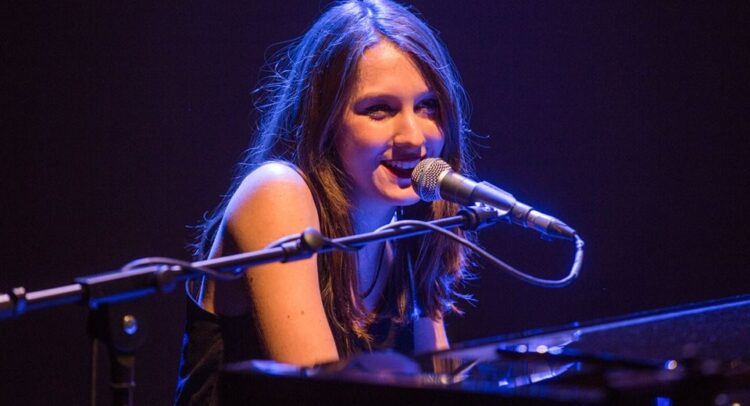 La cantautrice palermitana Giulia Mei torna sul palco: Il 9 luglio la ...
