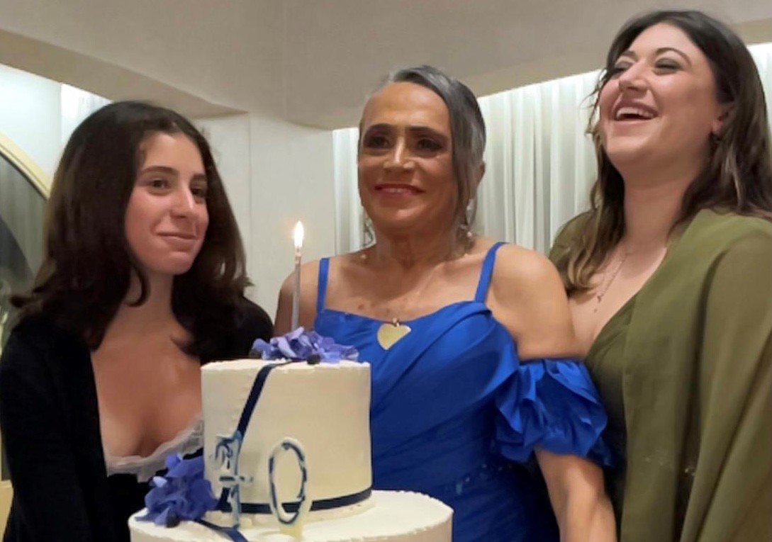 “Oggi che compio 70 anni, annuncio il mio ritorno in culla”. Guia Jelo ...