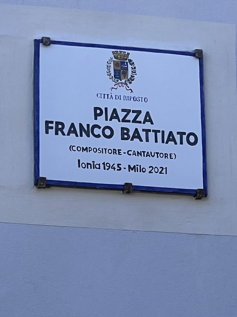 Riposto intitola una piazza a Franco Battiato nei luoghi della sua ...